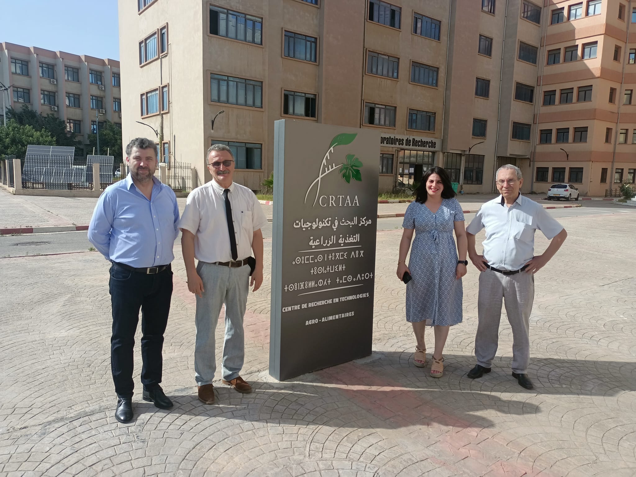 Visite de l’entreprise l’Eau Minérale Saida accompagné du président du ... Visite de l’entreprise l’Eau Minérale Saida accompagné du président du ...